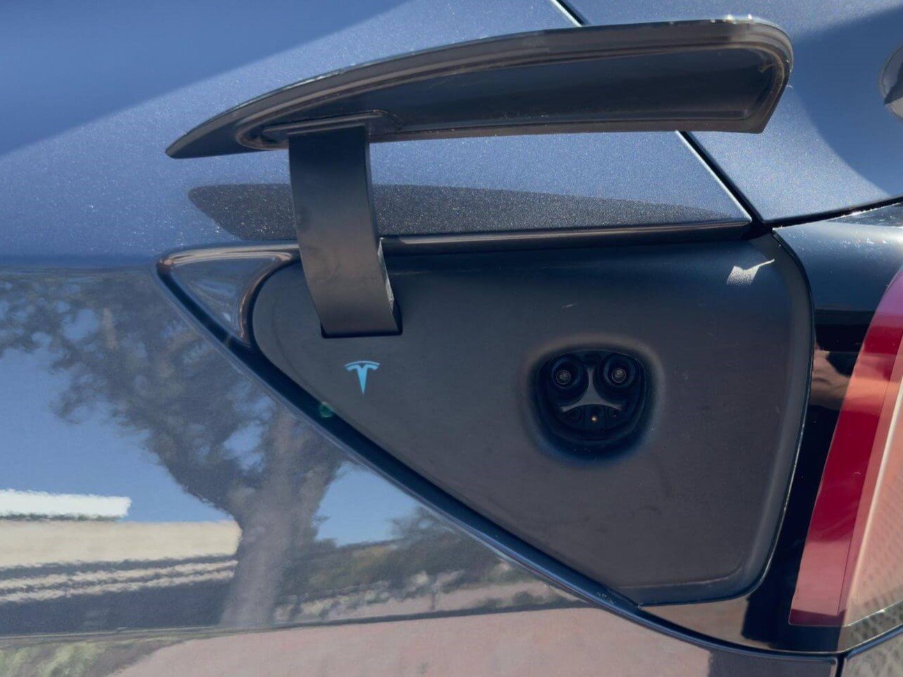 Tesla Model Y Long Range RWD 2025 - Electric SUV USA Overview | Green ...