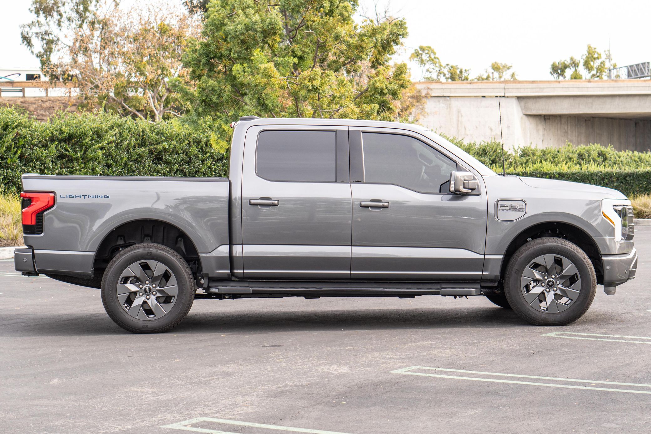 Ford F-150 Lightning Standard Range 2026 - Electric Pickup USA Overview ...