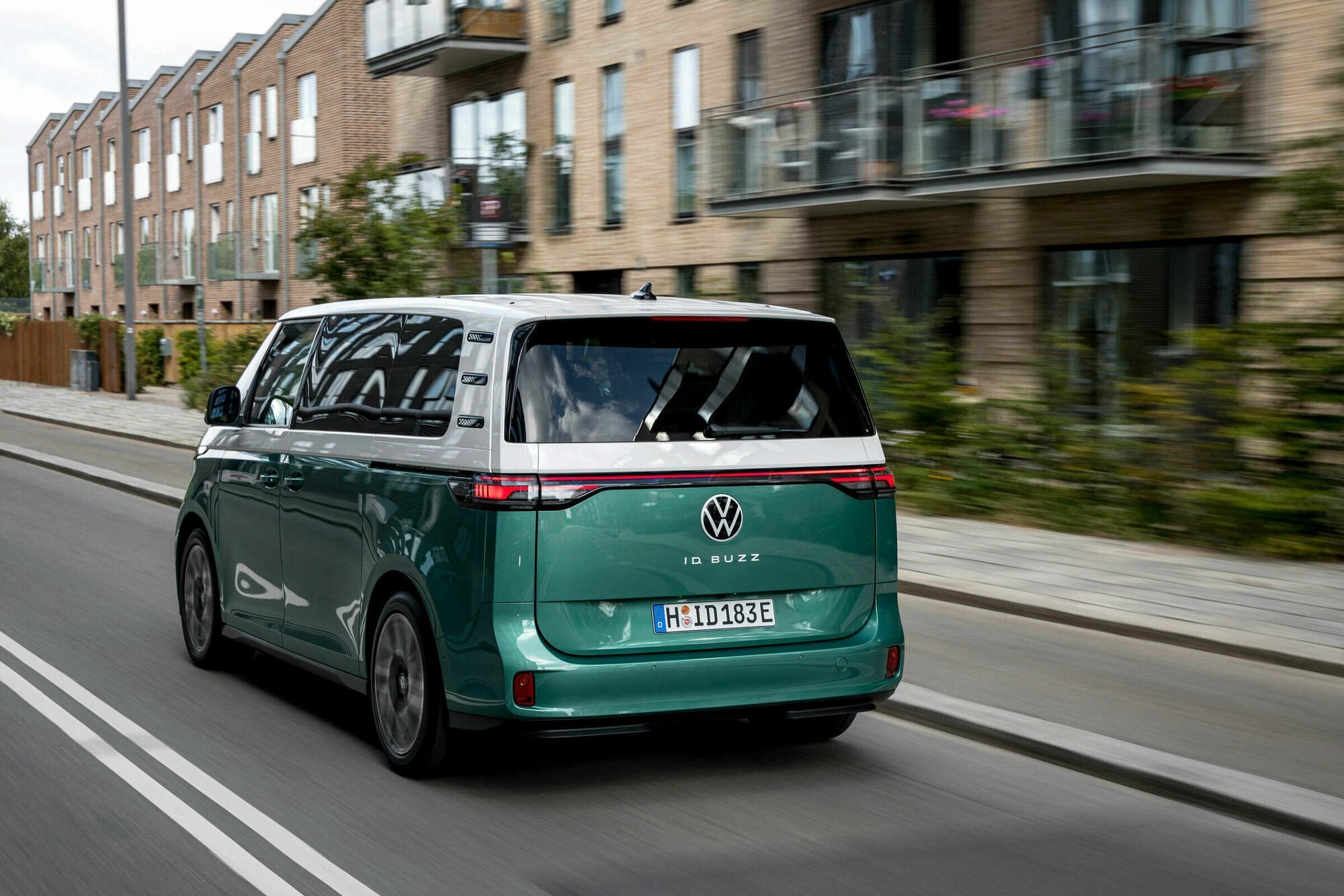 Volkswagen ID.Buzz Long Pro S 4MOTION 2025 - EV Range Map Global ...