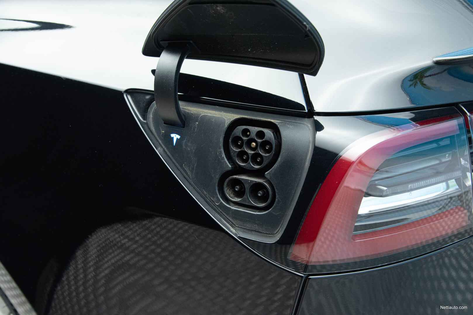 Tesla Model Y Performance 2025 - Electric SUV Global Overview | Green ...