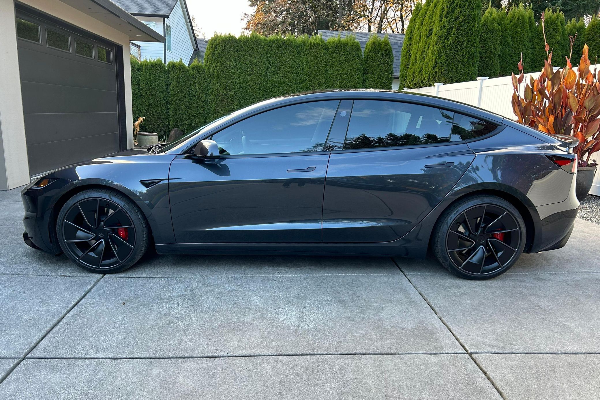 Tesla Model 3 Performance 2025 - EV Full Specs Global | Green Cars Compare