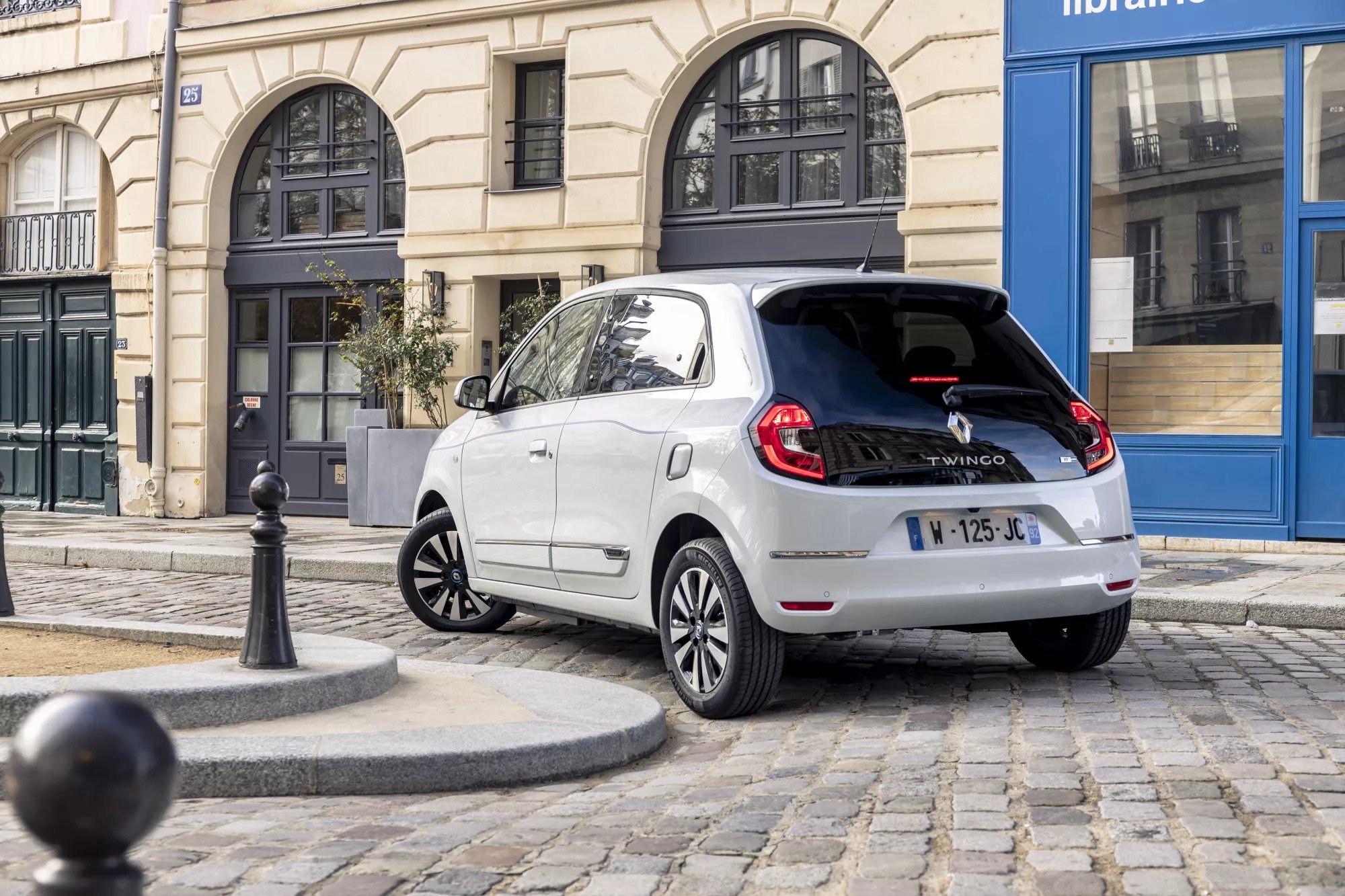 Renault Twingo Z.E. Base 2024 - Compare With Other EVs | Green Cars Compare