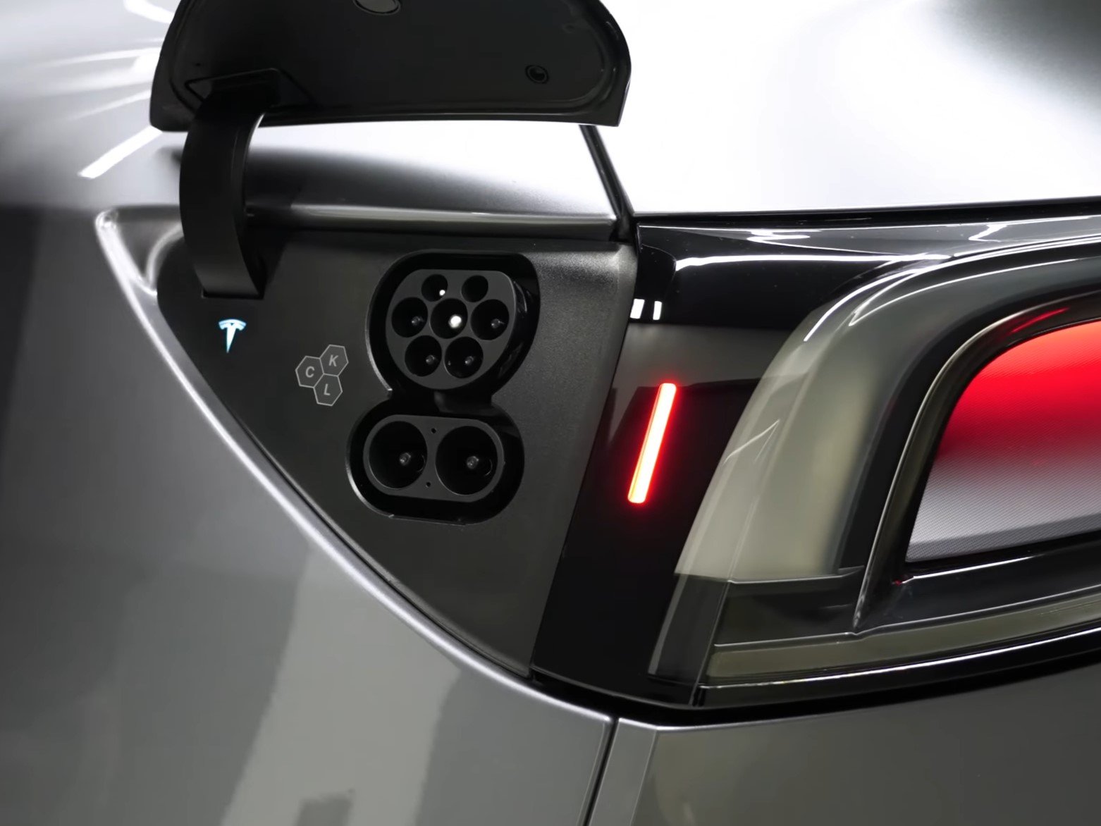 Tesla Model Y RWD 2025 - Electric SUV Global Overview | Green Cars Compare