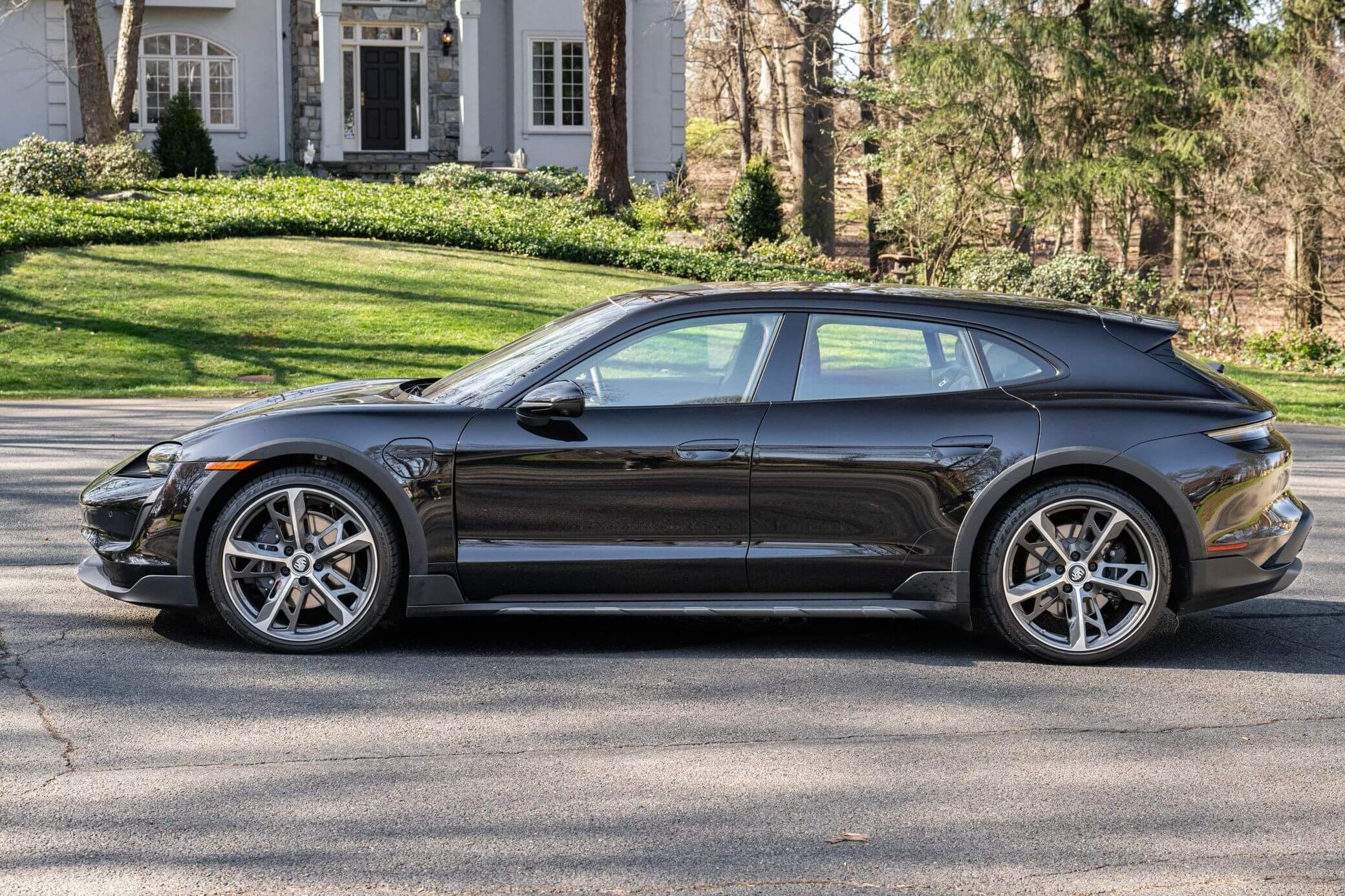 Porsche Taycan Cross Turismo Turbo S 2024 - Electric Wagon Global ...