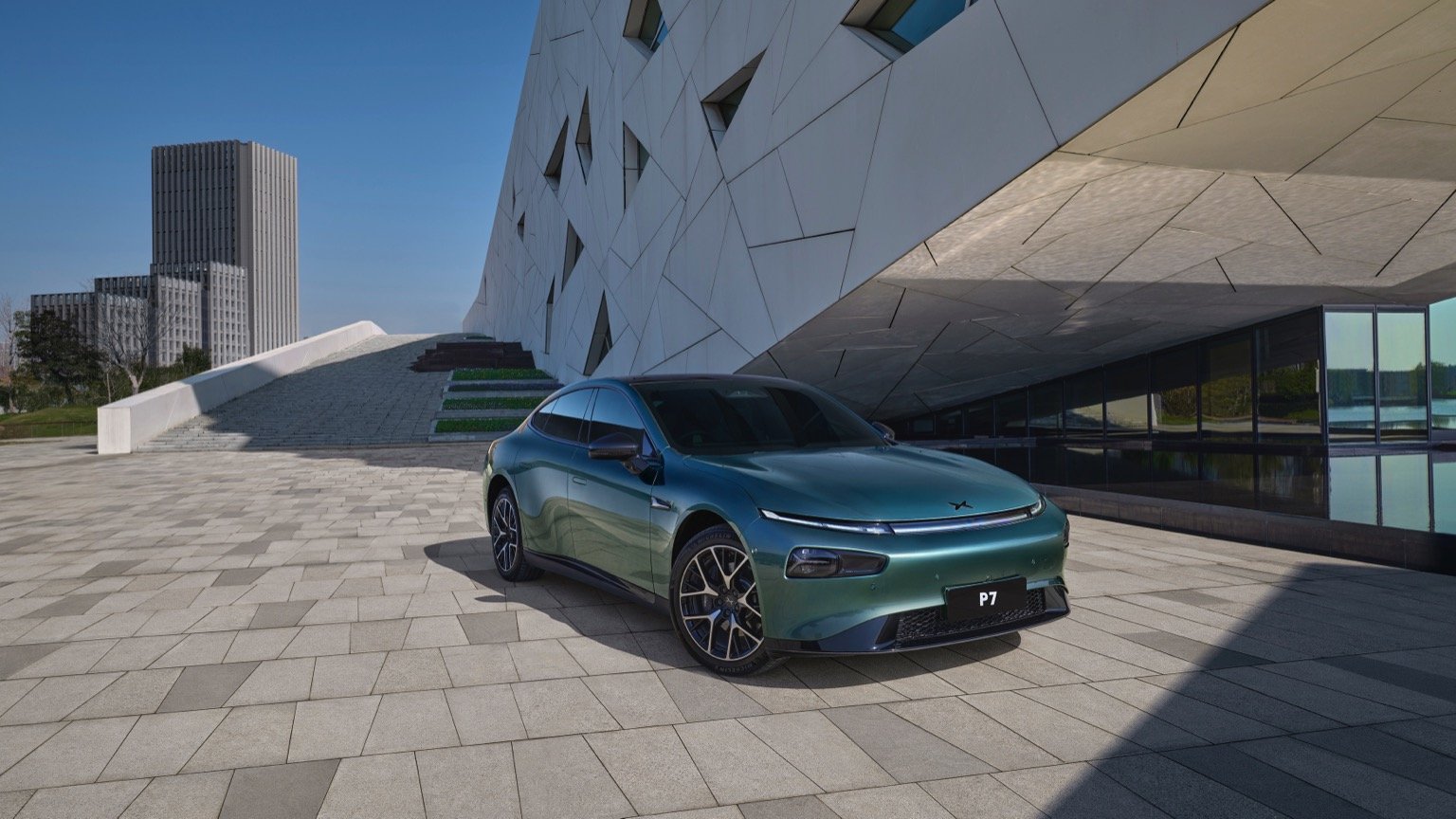 XPENG P7 AWD Performance 2025 - EV Full Specs Global | Green Cars Compare