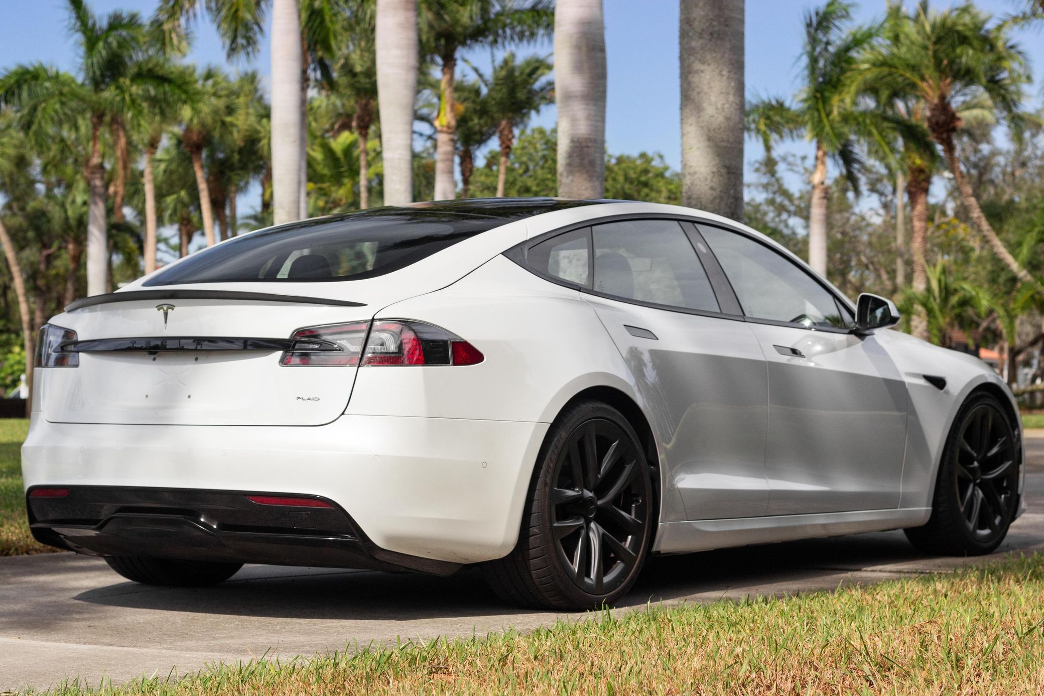 Tesla Model S Plaid 2025 - EV Full Specs USA | Green Cars Compare