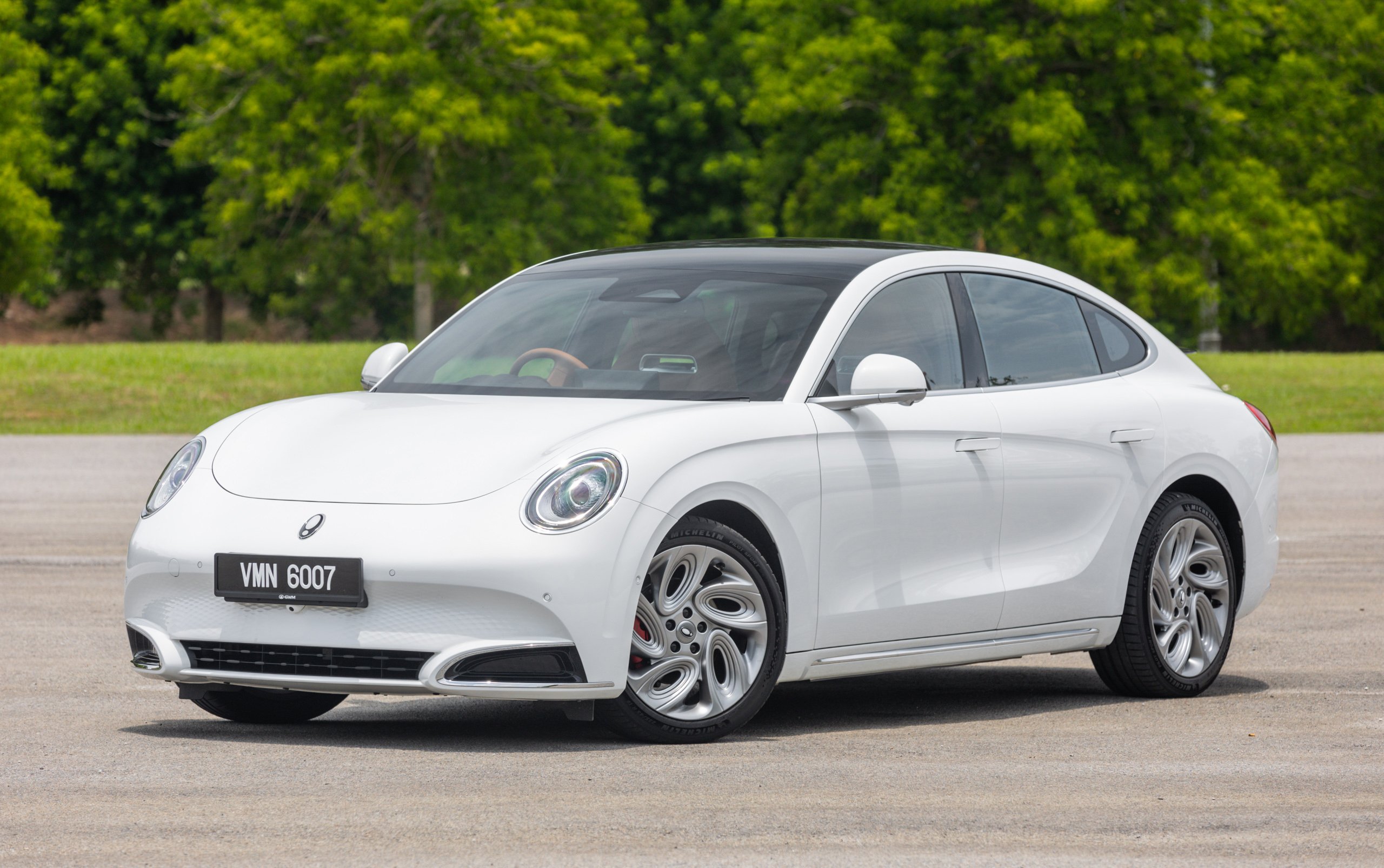 GWM ORA 07 Base 2025 - Electric Sedan Global Overview | Green Cars Compare