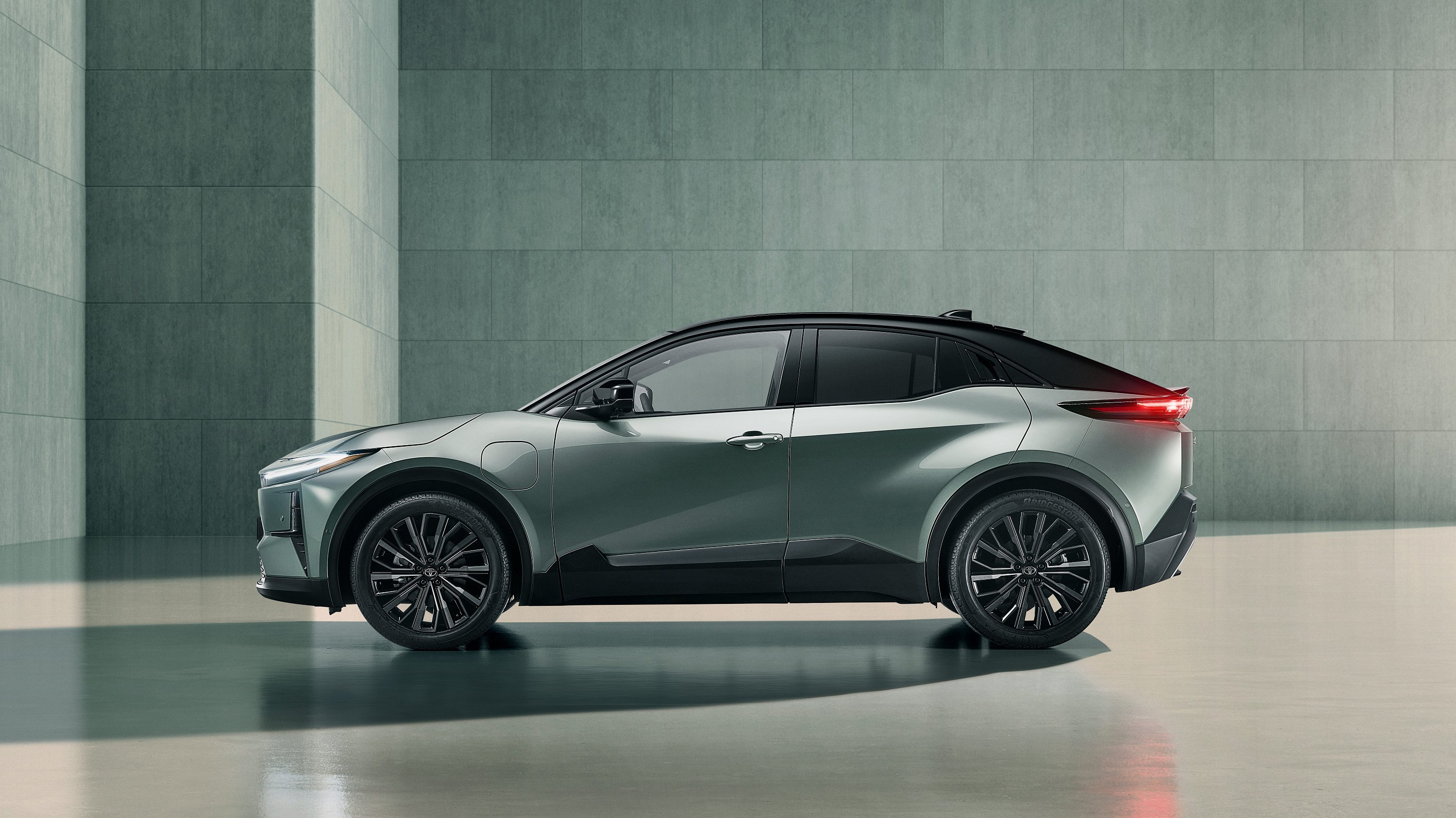 Toyota C-HR+ 77 kWh AWD 2026 - EV Charging Calculator Europe | Green ...