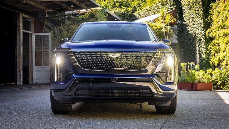 Cadillac Vistiq AWD 2026 - Electric SUV USA Overview | Green Cars Compare