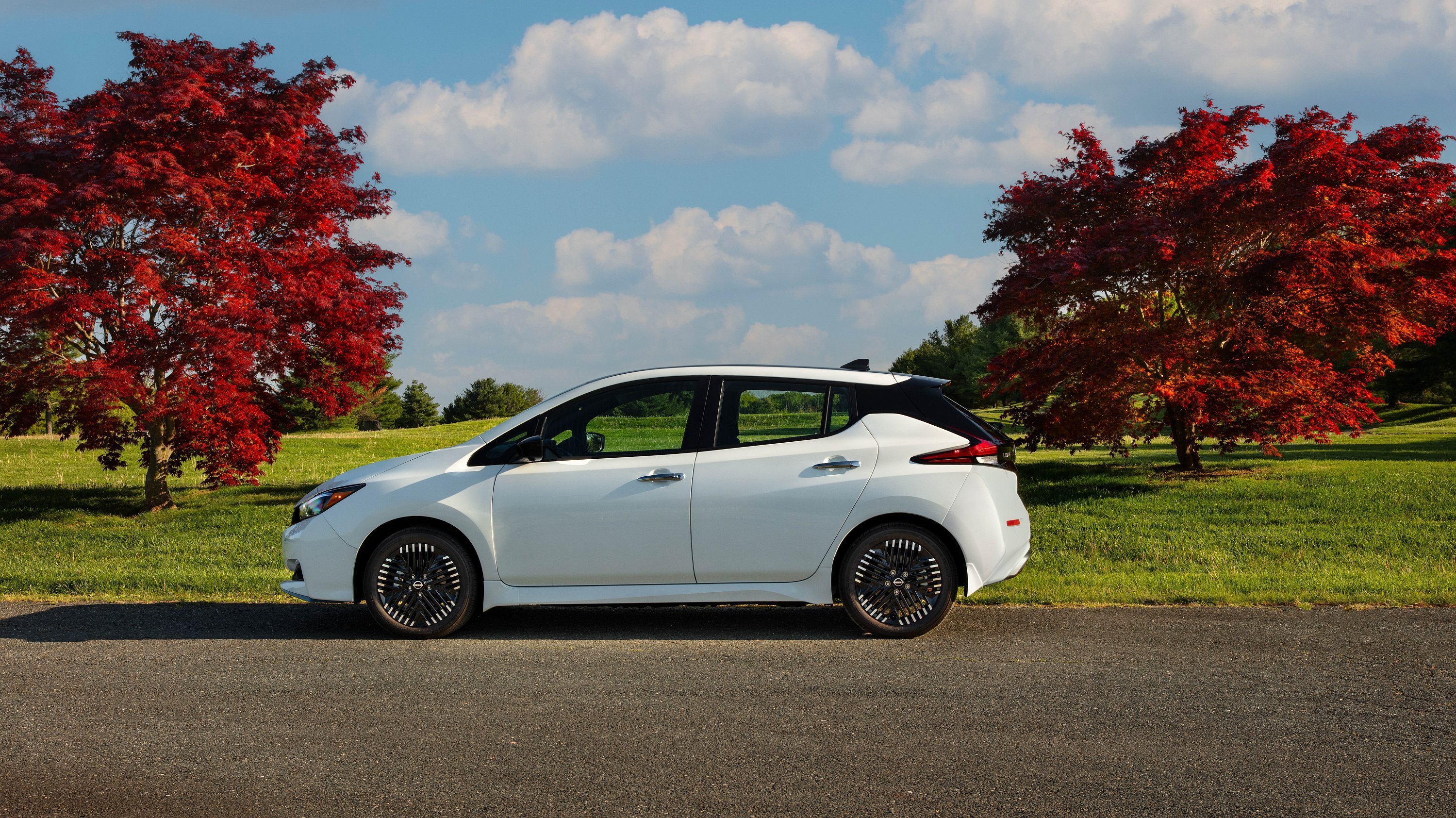 Nissan Leaf 40 kWh 2025 - EV Full Specs Global | Green Cars Compare
