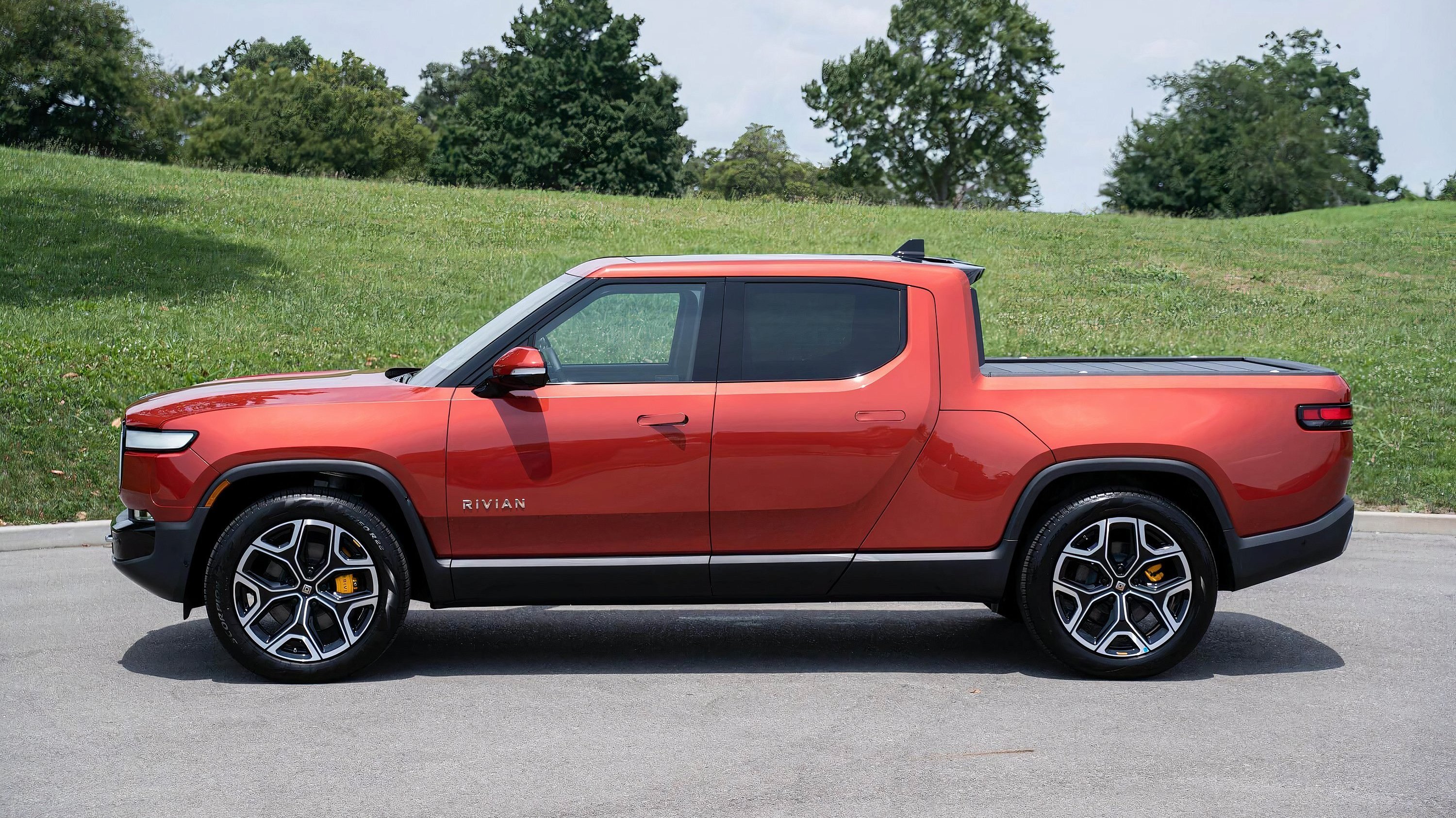 Rivian R1T Dual-Motor Large 2025 - EV Full Specs Global | Green Cars ...