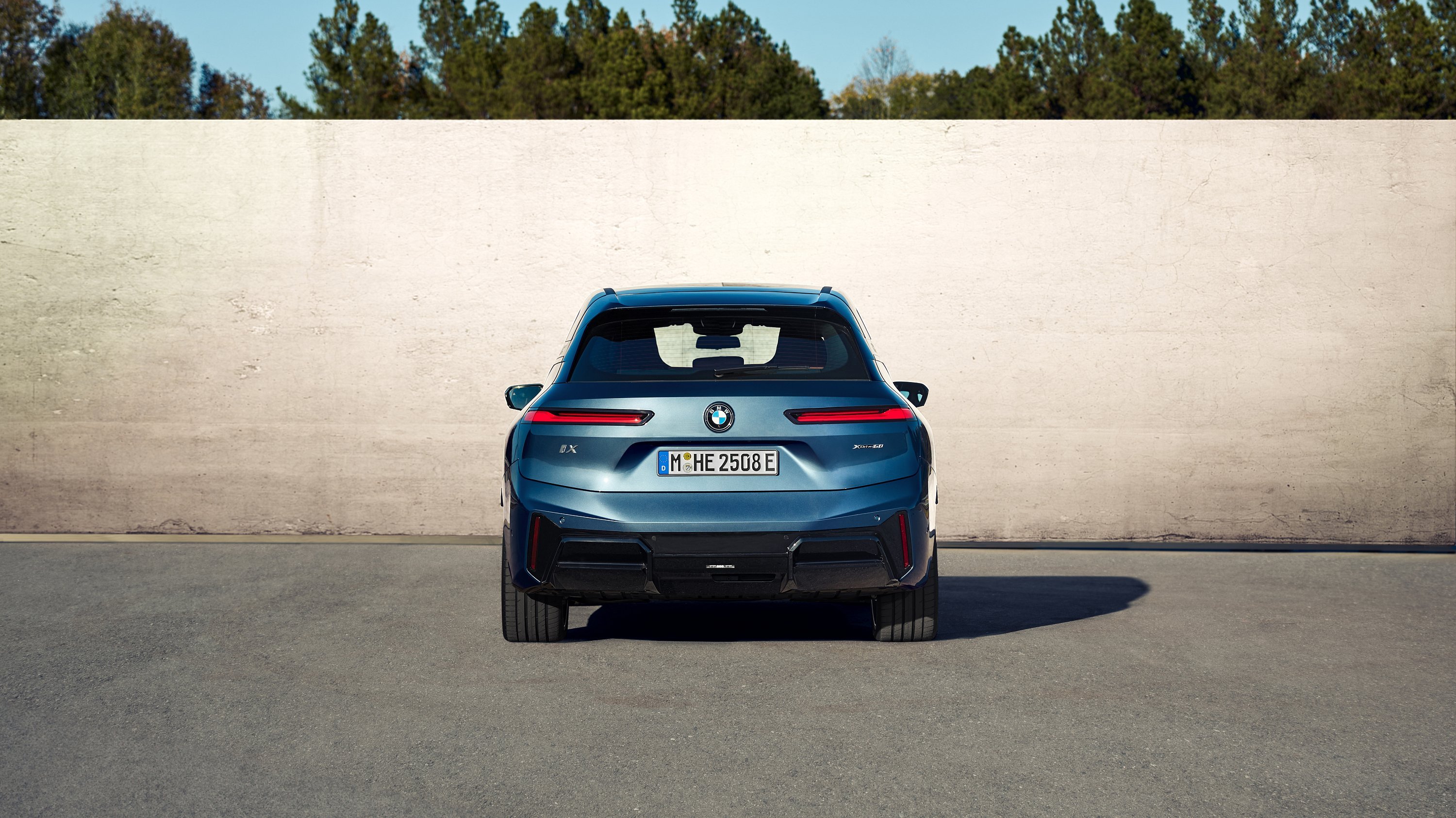 BMW iX xDrive60 2026 - Electric SUV USA Overview | Green Cars Compare
