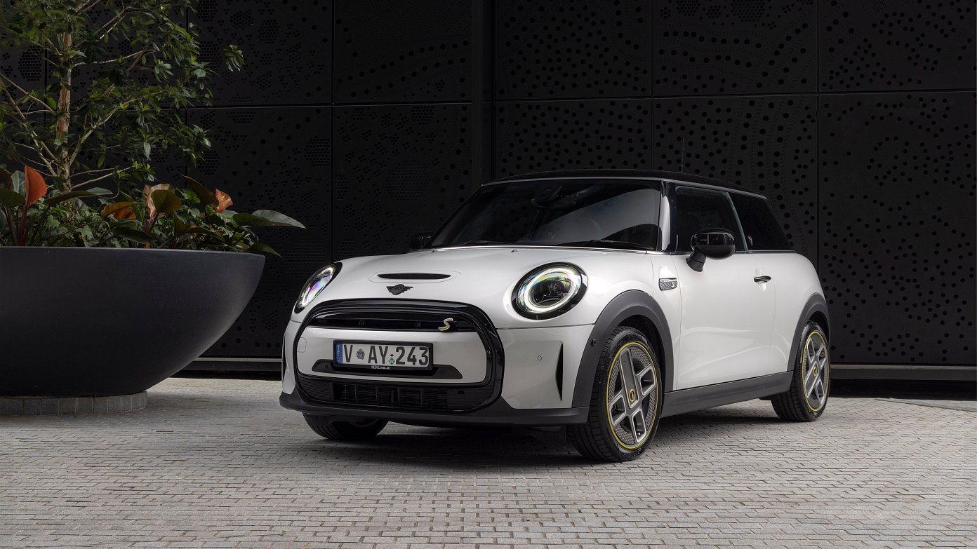 Mini Cooper SE 2024 - Electric Hatchback USA Overview | Green Cars Compare