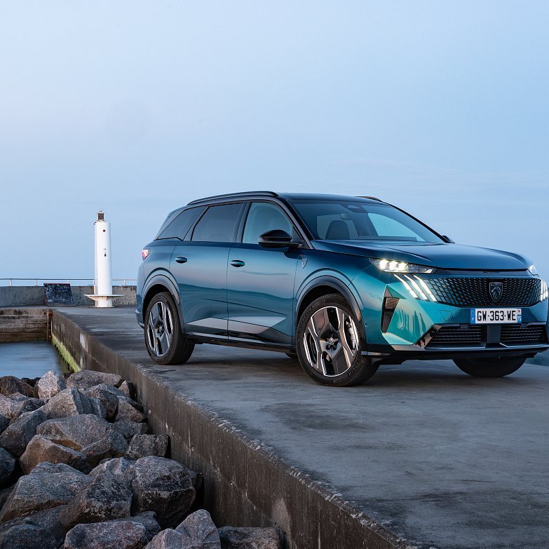 Peugeot e-5008 98 kWh FWD 2025 - EV Range Map USA | Green Cars Compare