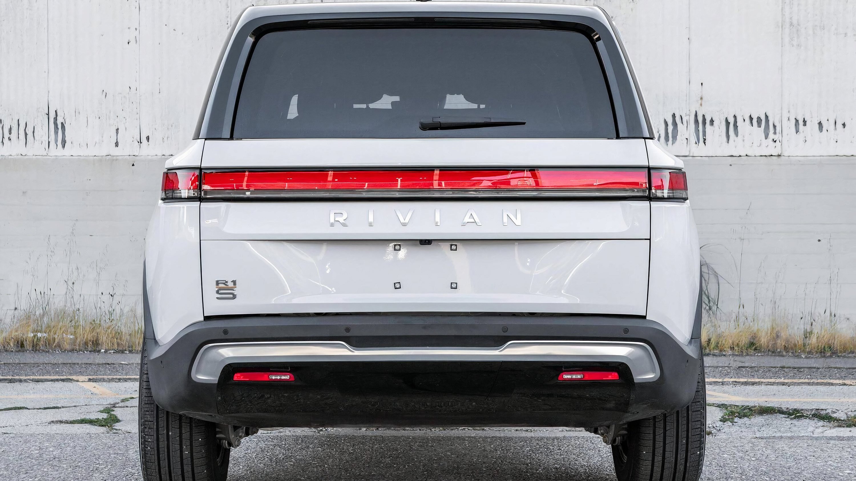 Rivian R1S Dual-Motor Standard 2026 - EV Full Specs Global | Green Cars ...