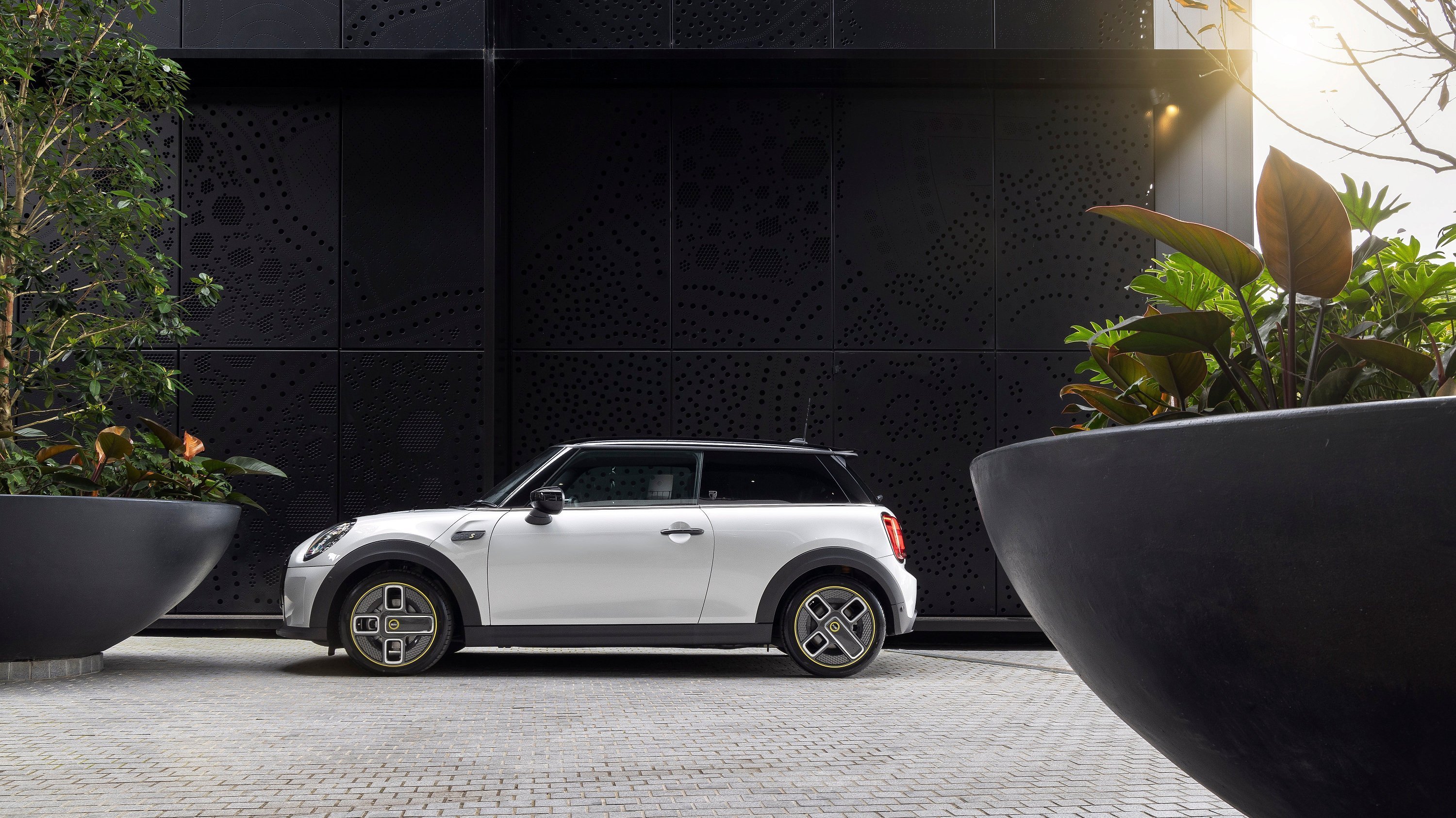 Mini Cooper SE 2024 - EV Range Map Global | Green Cars Compare