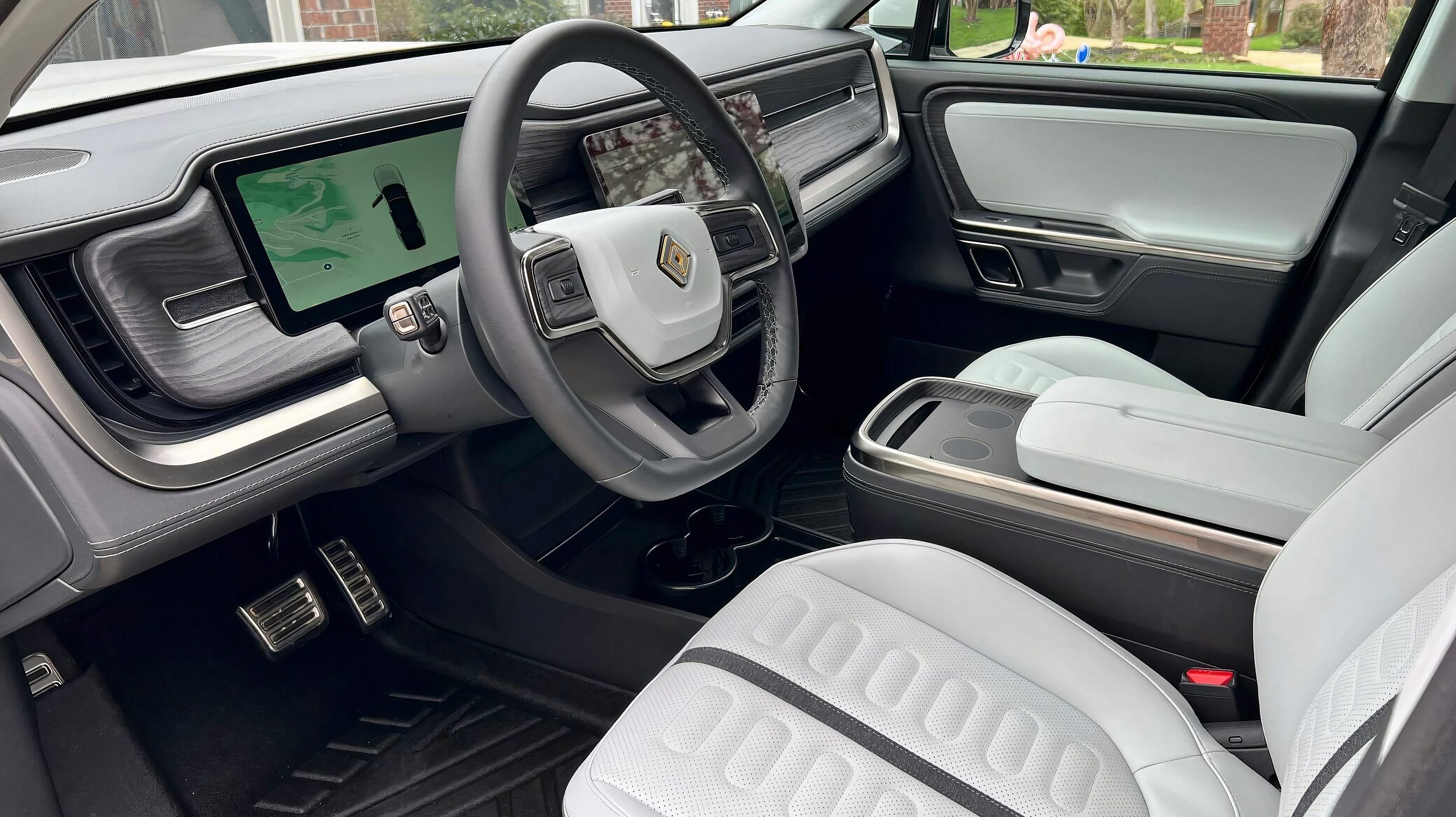 Rivian R1S Dual-Motor Standard 2025 - EV Full Specs Global | Green Cars ...