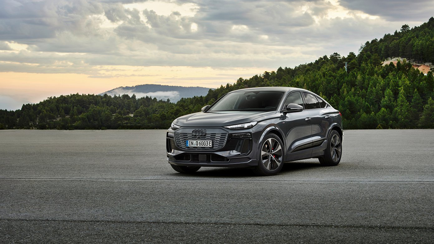 Audi Q6 Sportback e-tron quattro 2025 - Electric SUV Global Overview ...